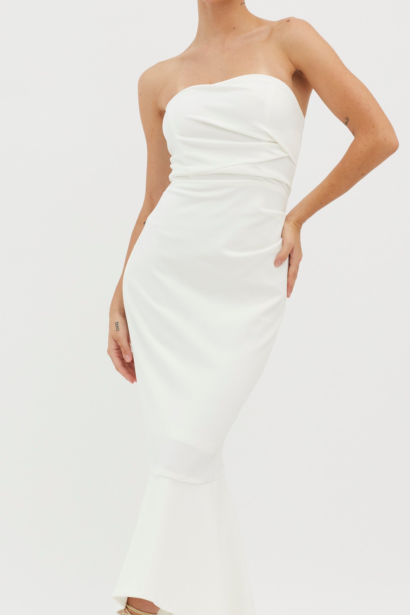 Sharona Strapless Gathered Midi Dress White– Selfie Leslie